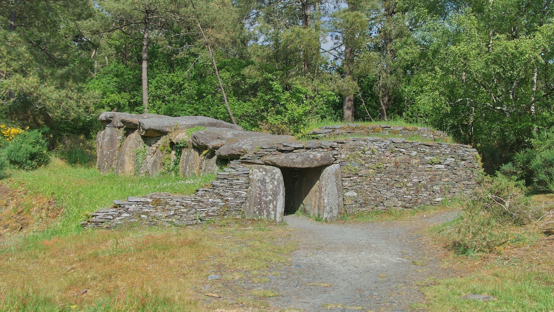 6,000 Years Old: These Ancient Stone Age Mound Is One Of The Oldest ...