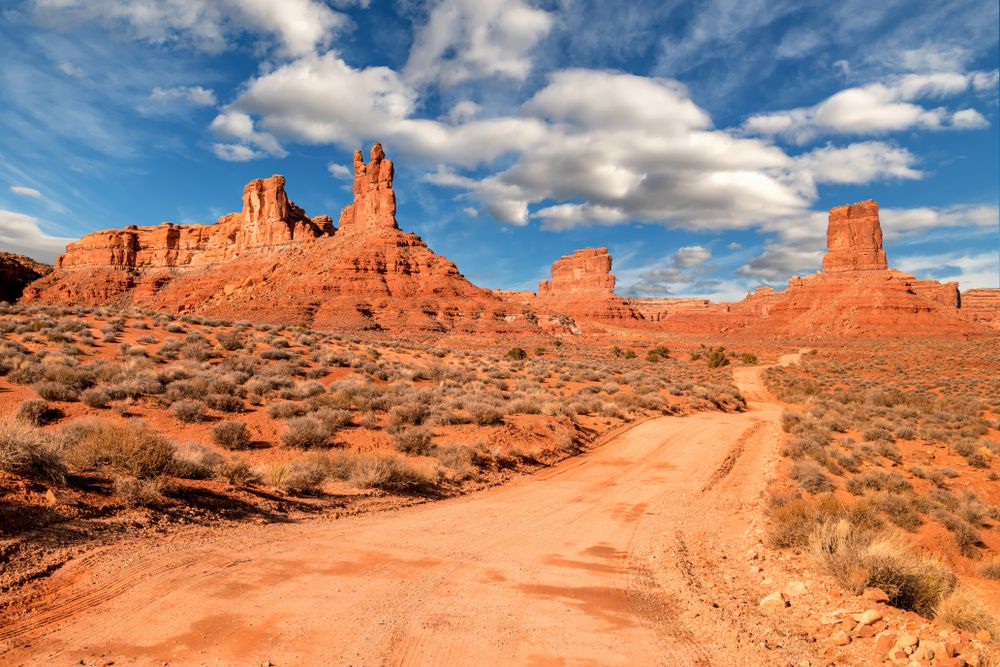 Why Utah's Valley of the Gods North Of Monument Valley Is Also Worth ...