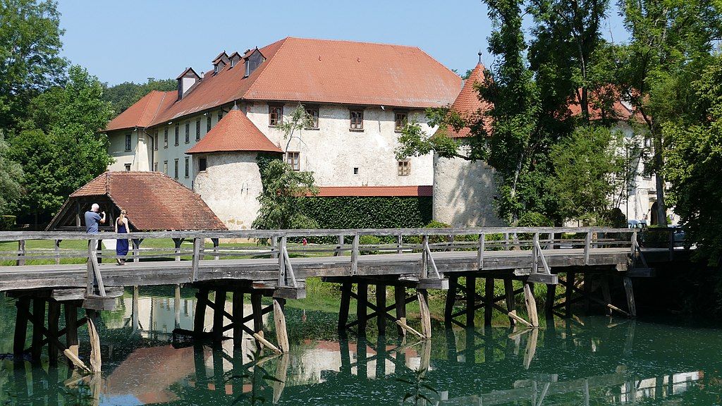 10 Beautiful Castles In Europe You Can Actually Spend The Night In