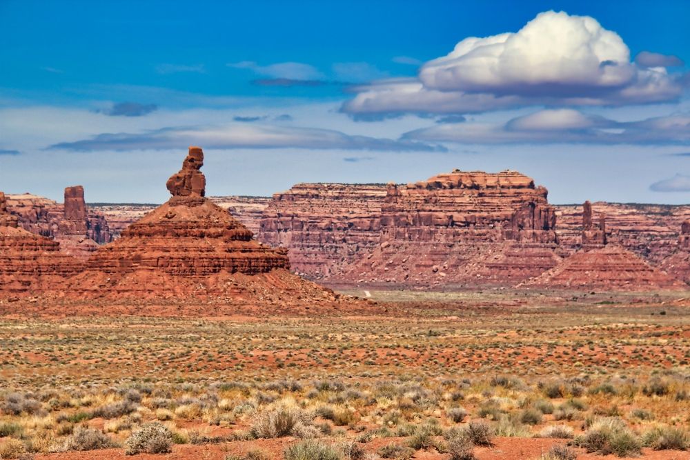 Why Utah's Valley of the Gods North Of Monument Valley Is Also Worth ...