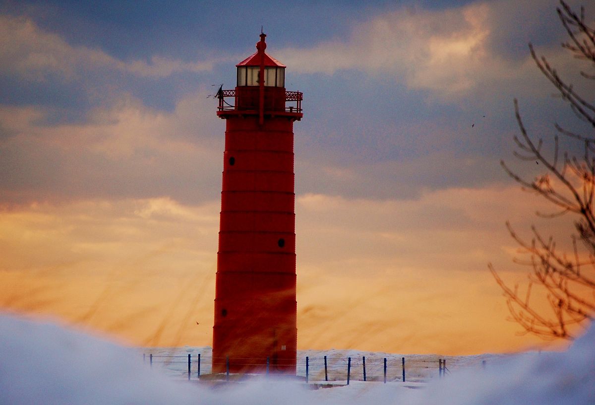 10 Frozen Lighthouses To Visit In Michigan This Winter