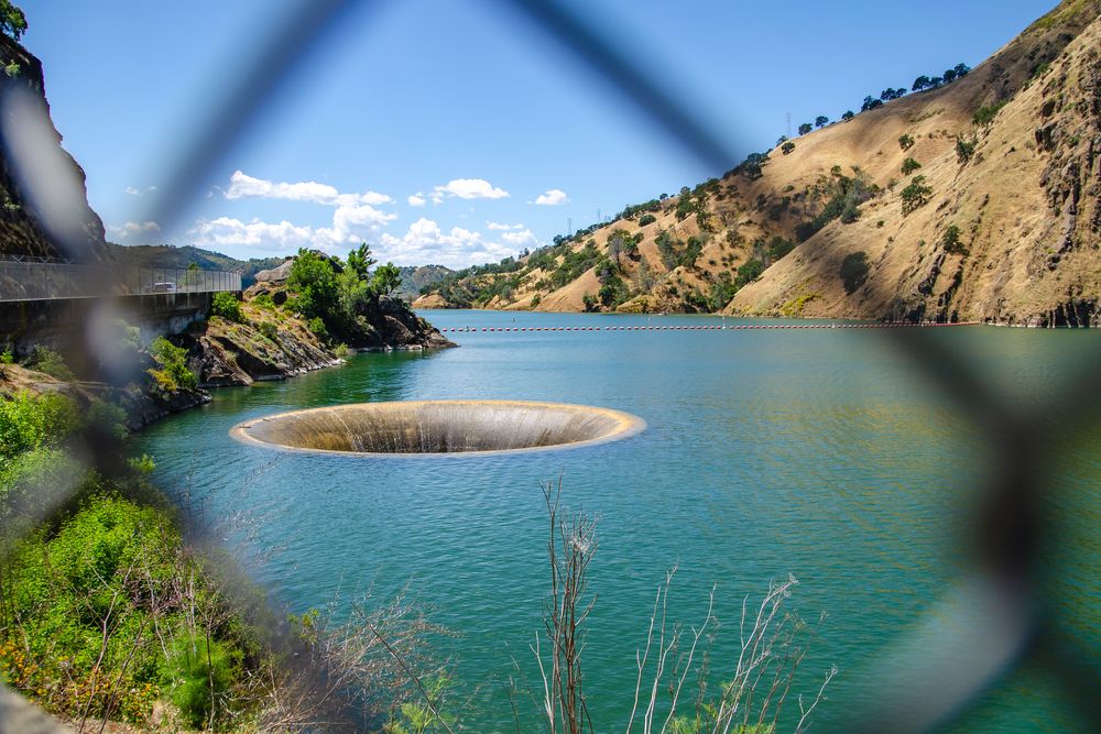 カリフォルニアで訪れることができる珍しい場所 10 選 - 世界の顔