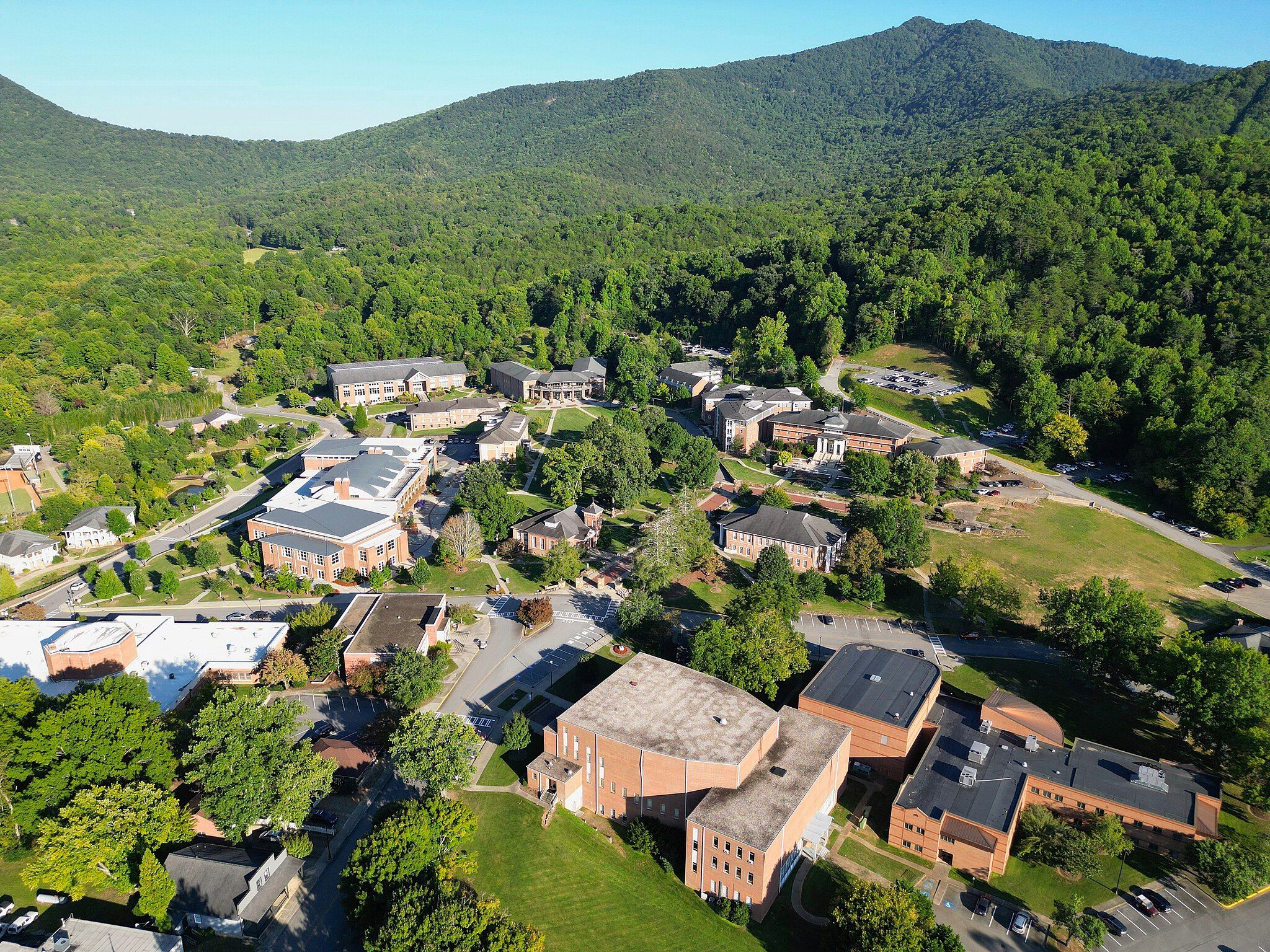 These Are The 10 Most Beautiful College Campuses In Georgia