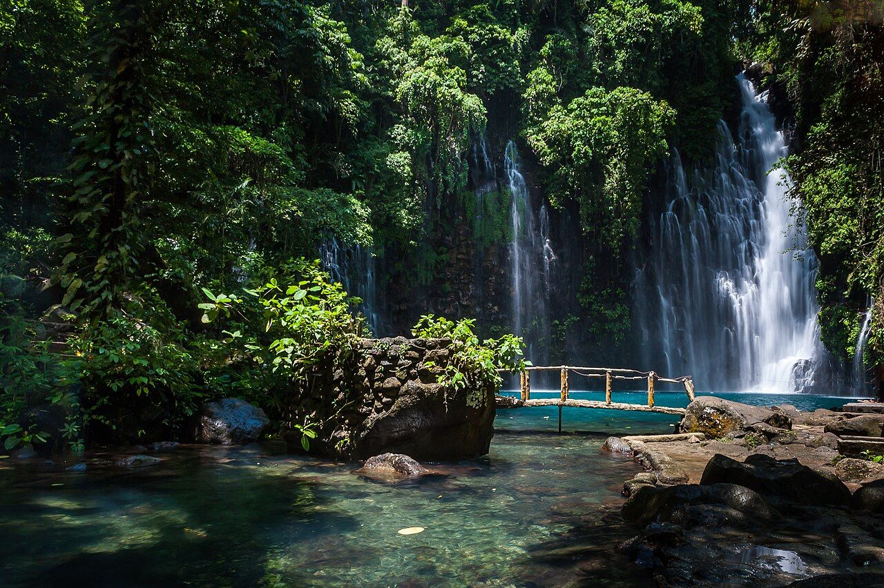 10 Waterfalls Around The World That Make Niagara Falls Look Average