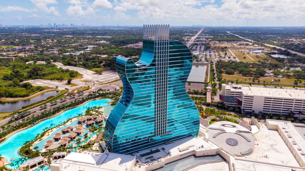 10 Hotels With The Largest Swimming Pools Around The World