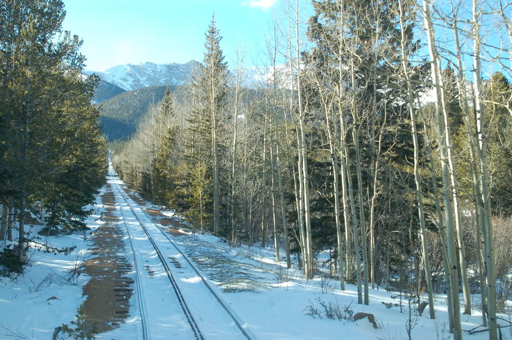 10 Incredible Train Rides That Show Off The Most Beautiful Winter Landscapes In America