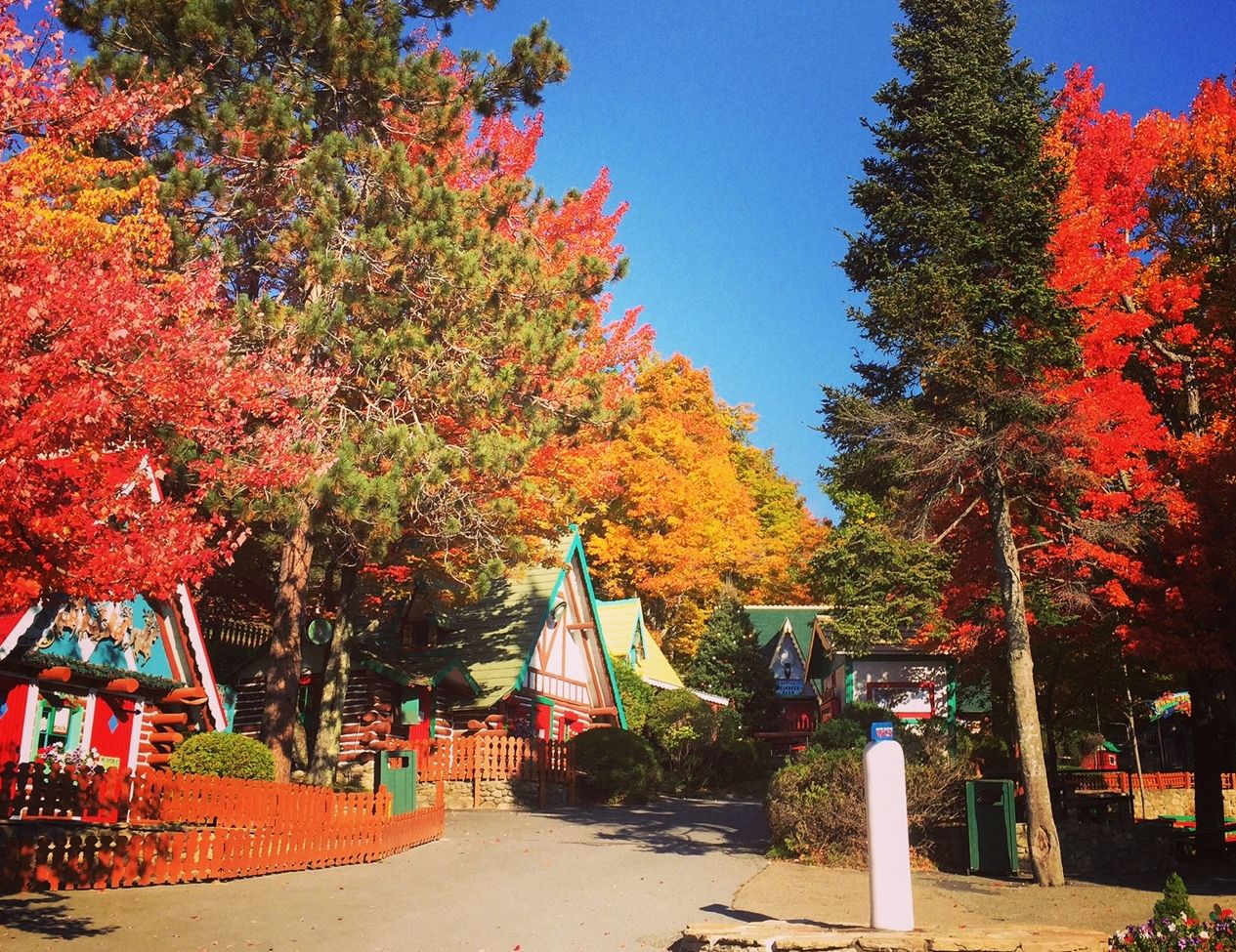 To Visit The North Pole, Look No Further Than Santa's Workshop In The ...