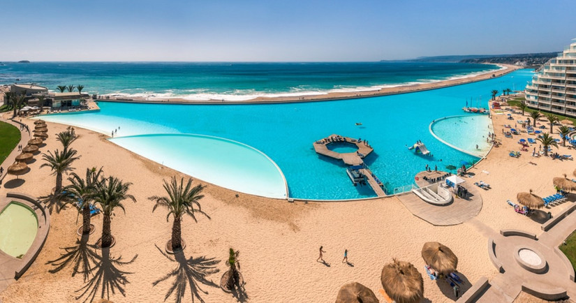 10 Hotels With The Largest Swimming Pools Around The World