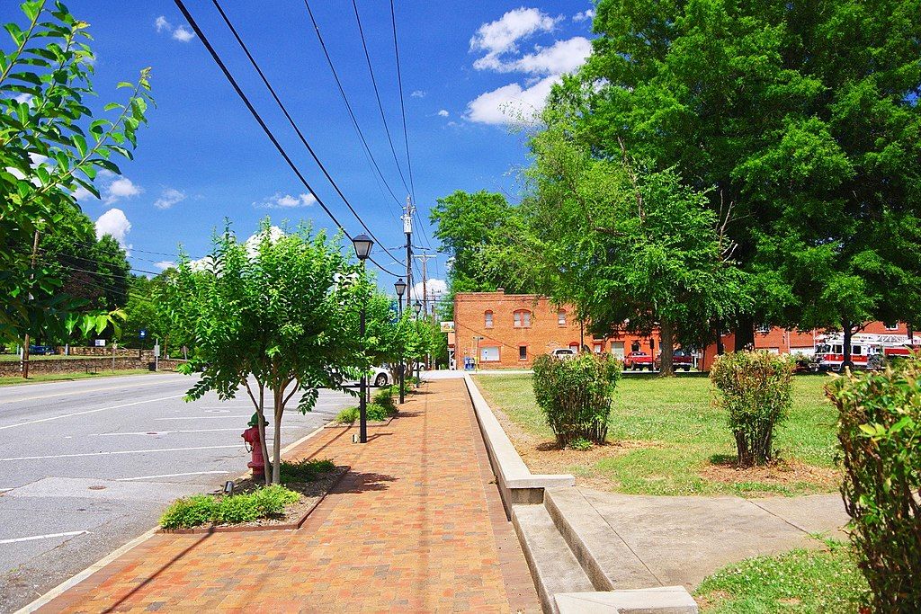18 Charming Small Towns Just A Short Drive From Charlotte You Should Visit