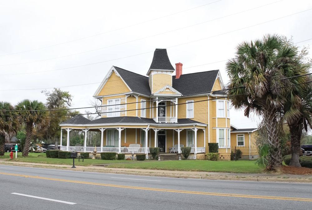 10 Small Towns In Florida Where You Can Retire For Less Than $2,500 A Month