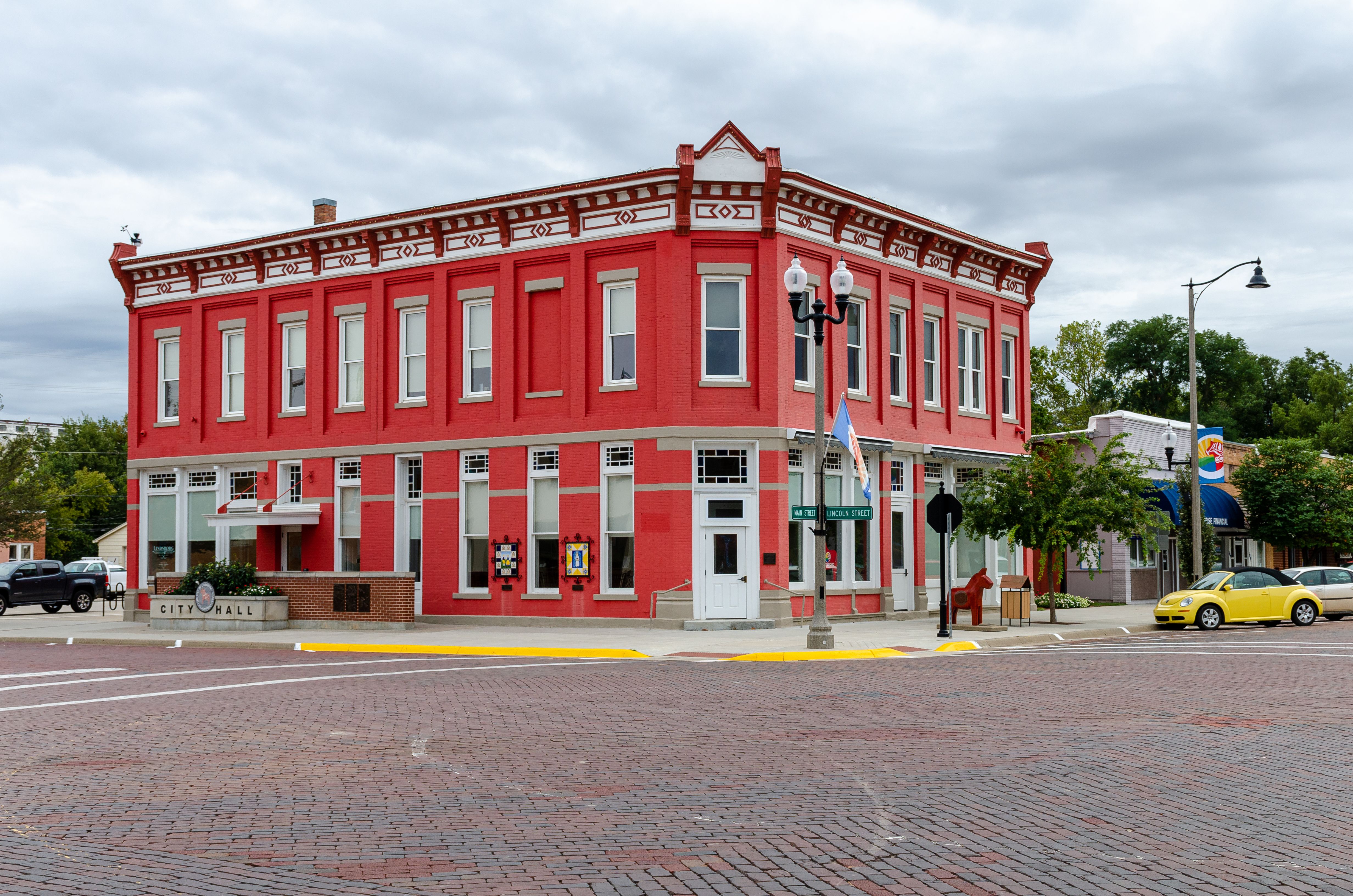 10 Small Towns To Retire In The U.S. For Less Than $2000 A Month
