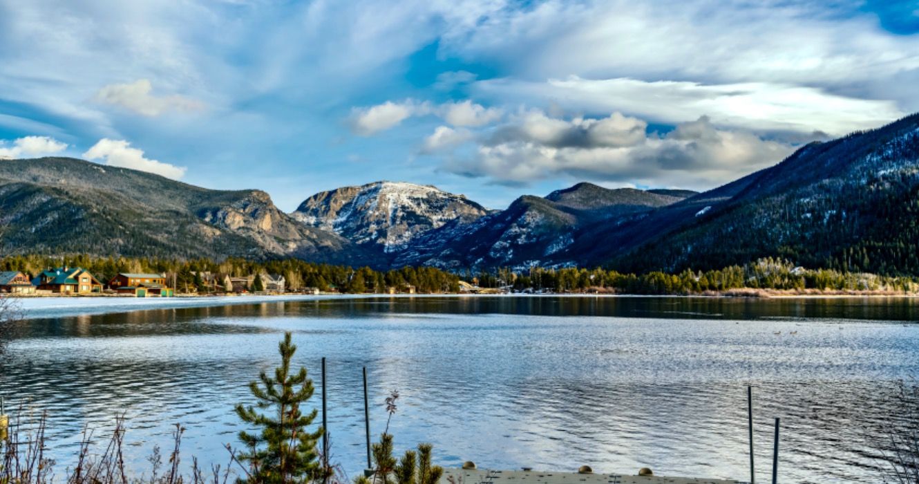 過小評価されているが風光明媚な場所: ロッキー山脈への小さな町の玄関口 - 世界の顔