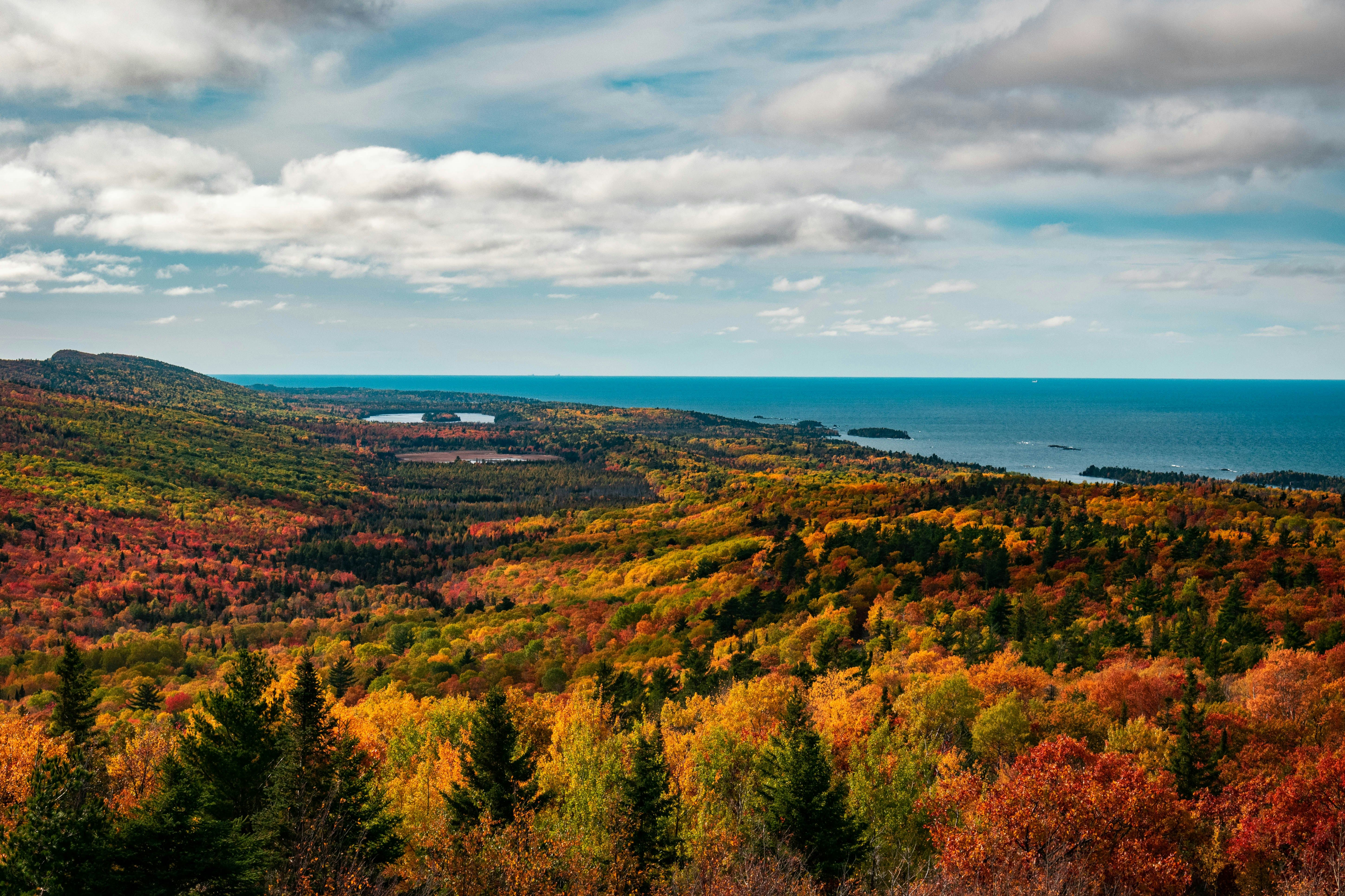 7 Best Small Towns On Michigan's Upper Peninsula For Fall Foliage