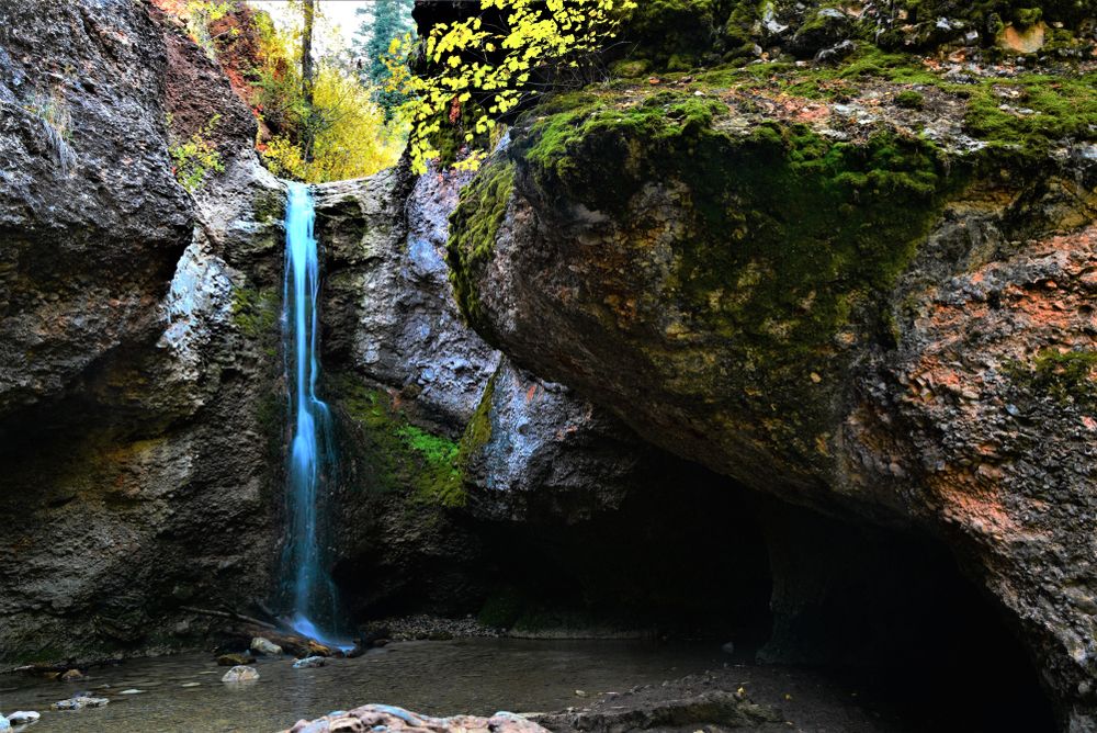 7 Easy But Scenic Hikes Perfect For Retirees In Utah