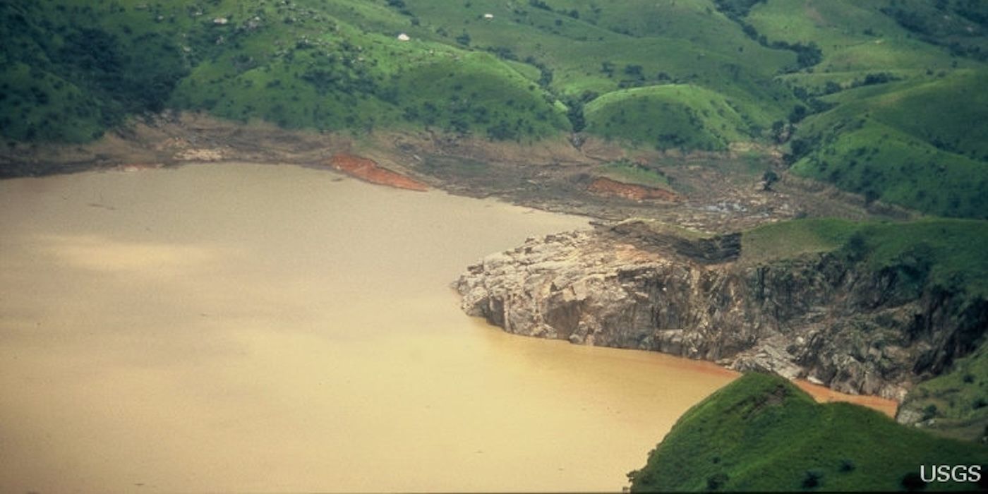 7 Lakes That Look Fun To Swim In, But Are Actually Toxic