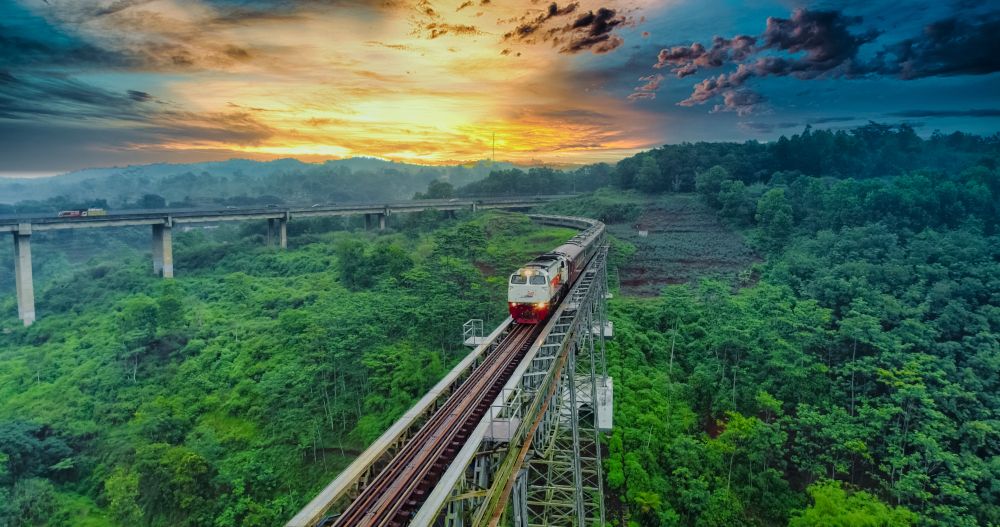 7 Most Dangerous Train Routes In The World