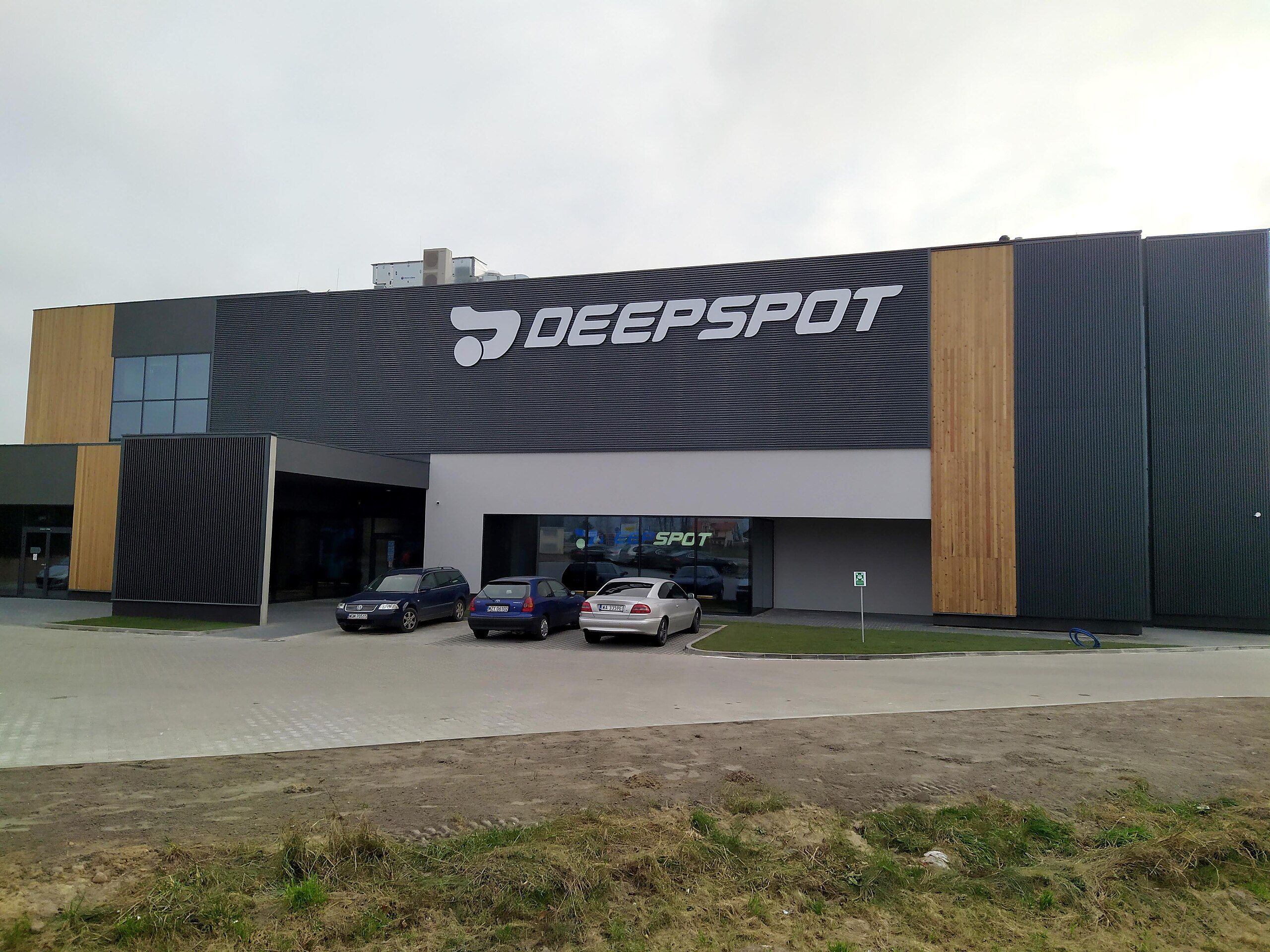 7 Deepest Pools In The World For Expert Divers