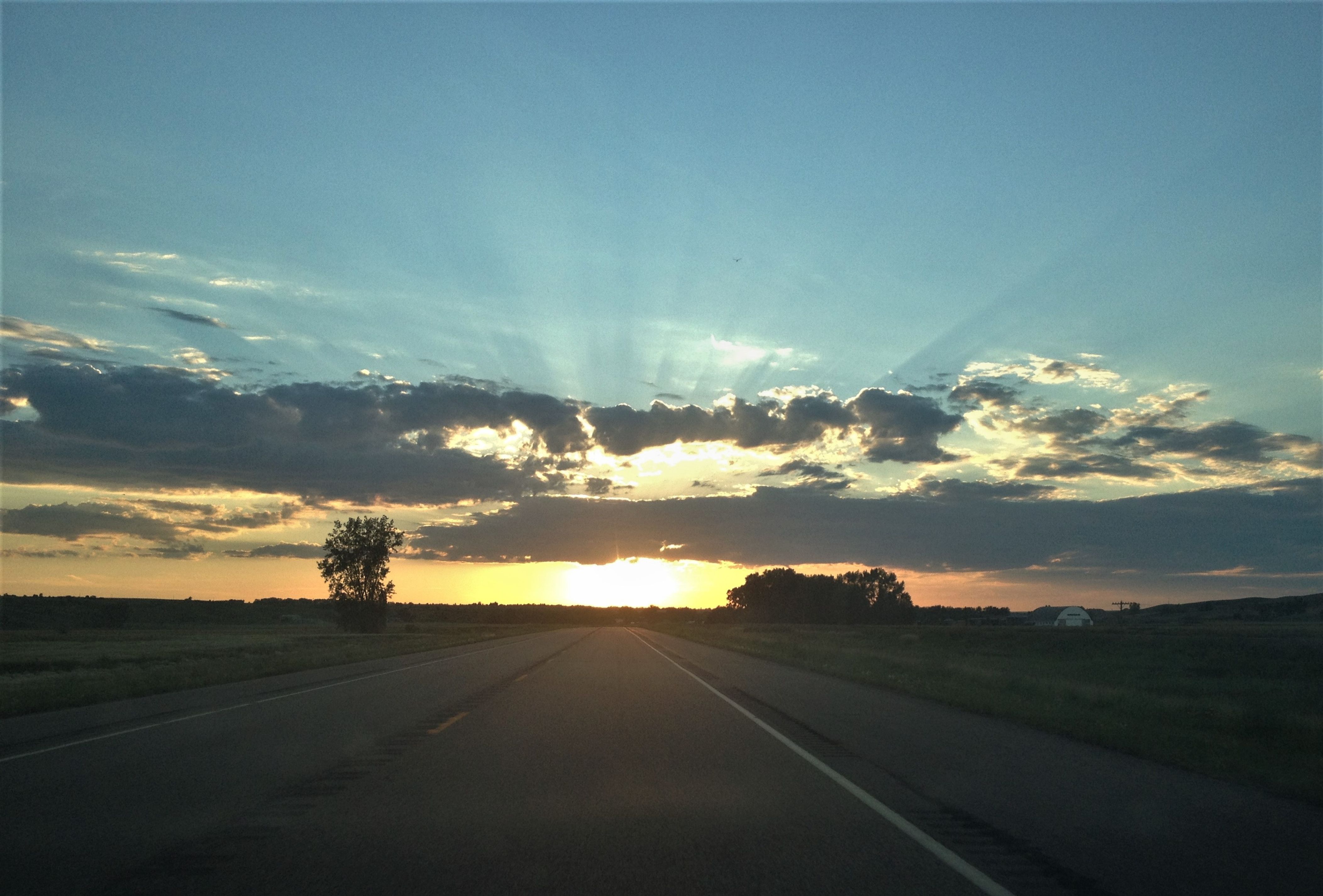 10 American States That Border Canada (& How To Cross)