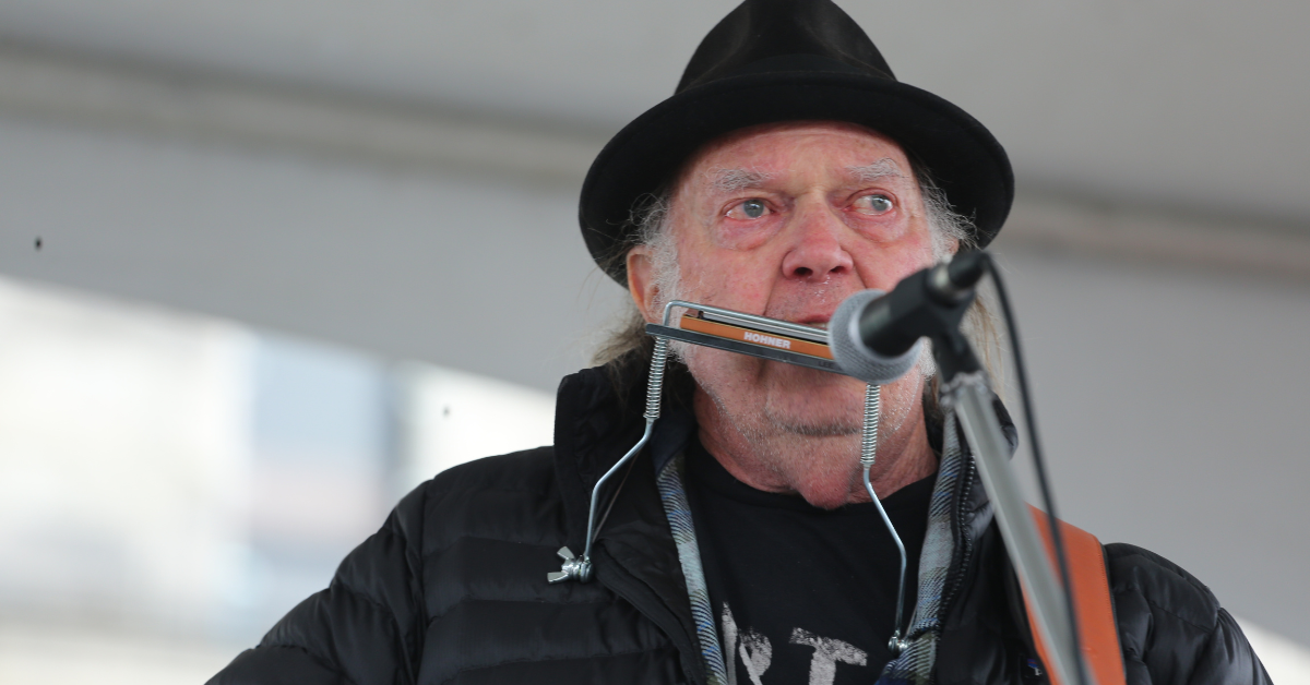 After Losing His Home To The California Wildfires, Neil Young Found ...