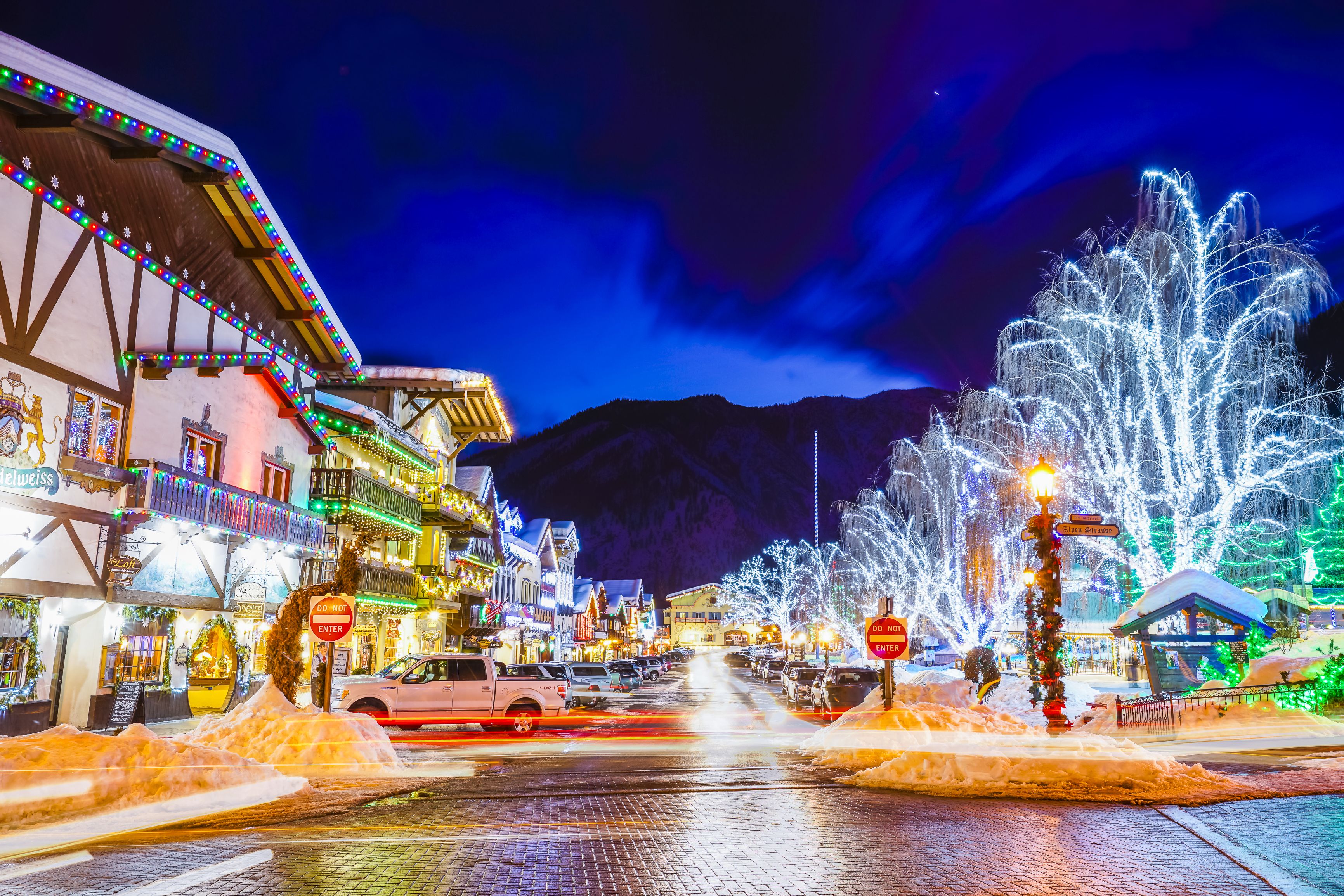 This Small Mountain Town Is America's Best Place To Visit For Christmas ...