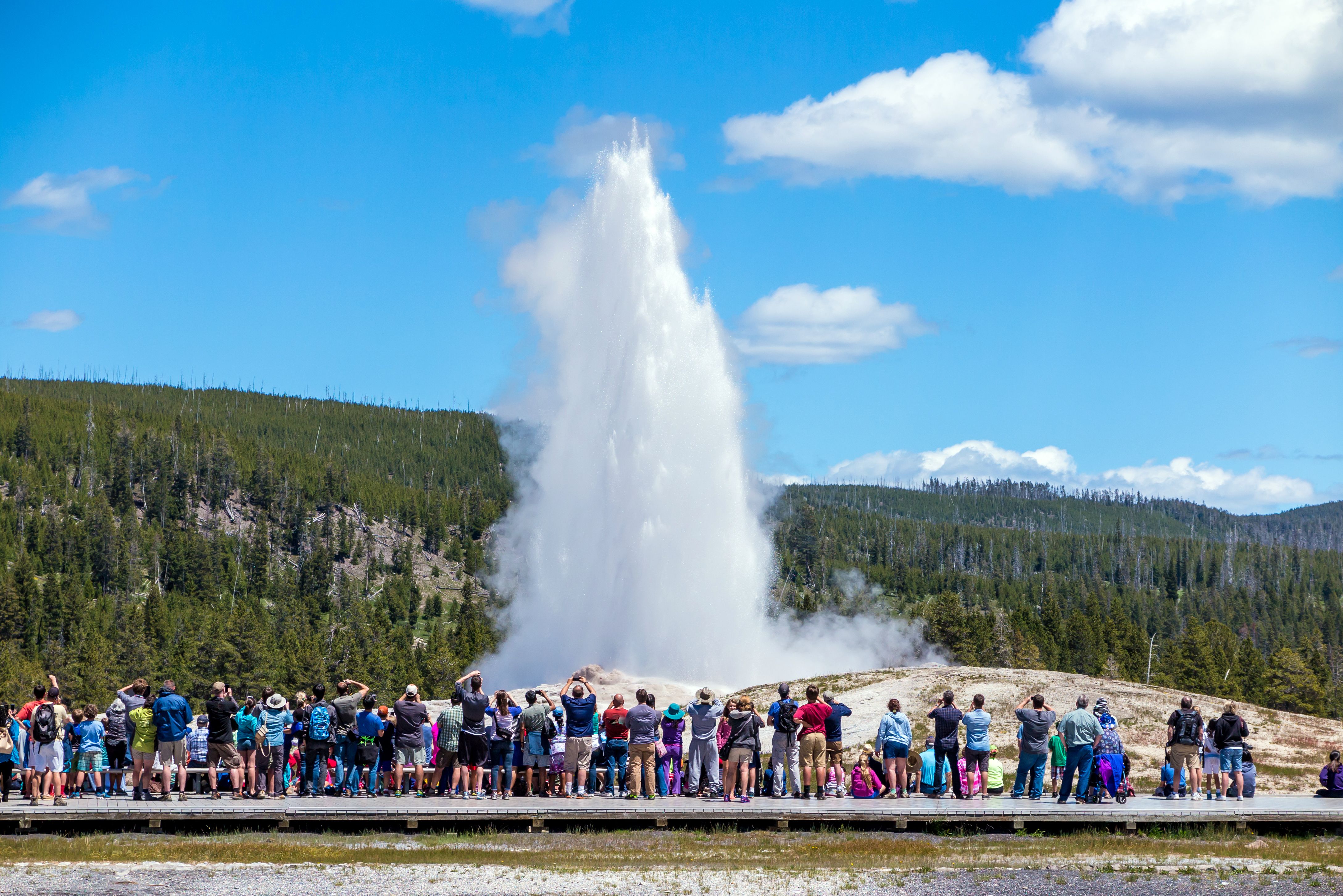 The Story of Old Faithful And What Makes It The Most Famous Geyser In ...