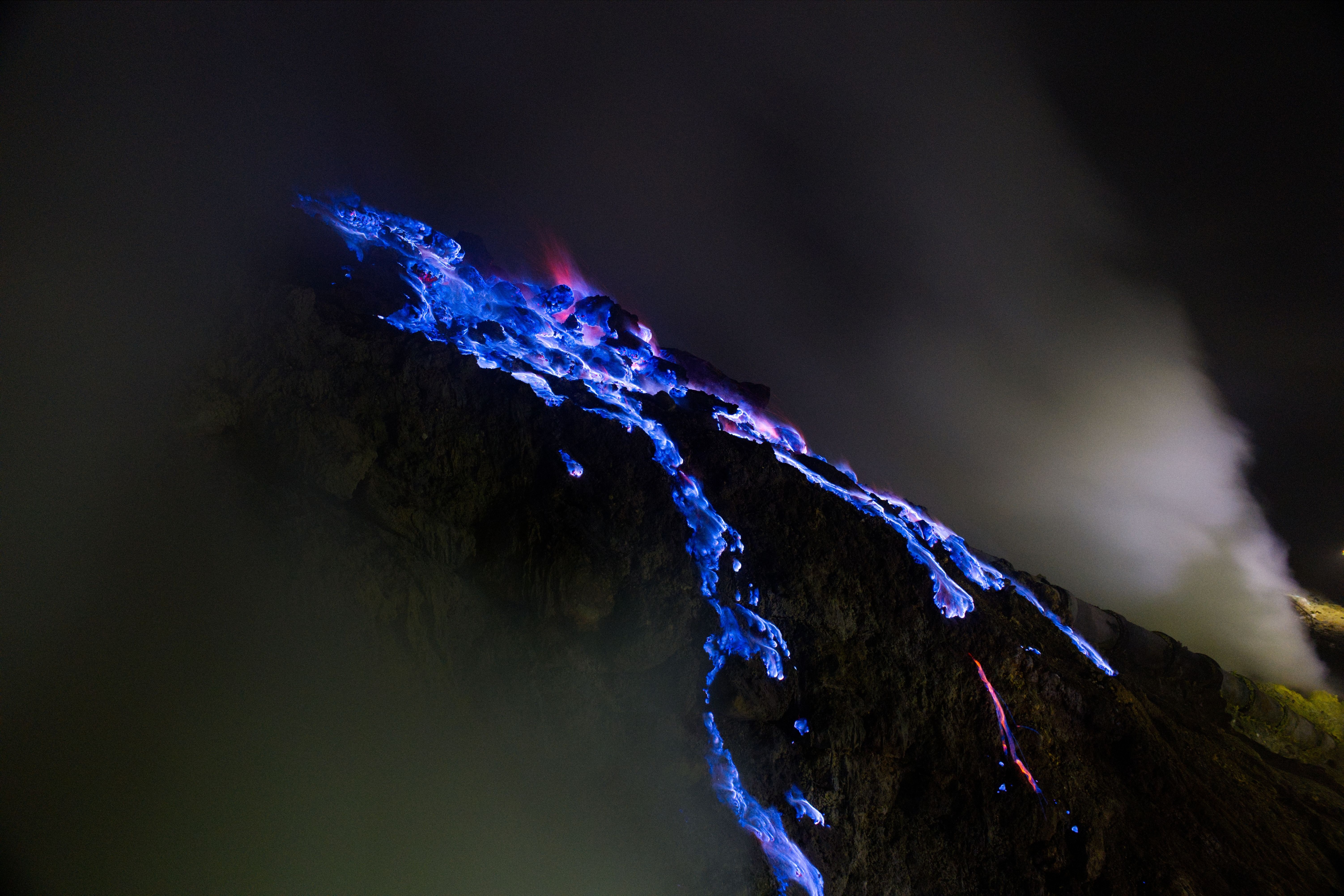 Kawah Ijen Eruption 91 Kawah Ijen Volcano Lava Stock Photos, High Res